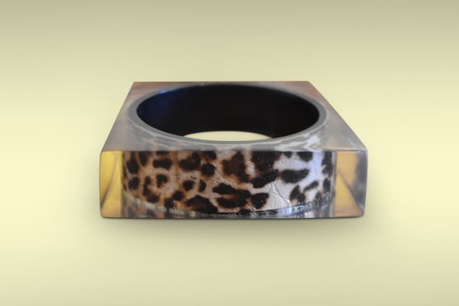 LUCITE LEOPARD PRINT BANGLE - thedesigngallery
